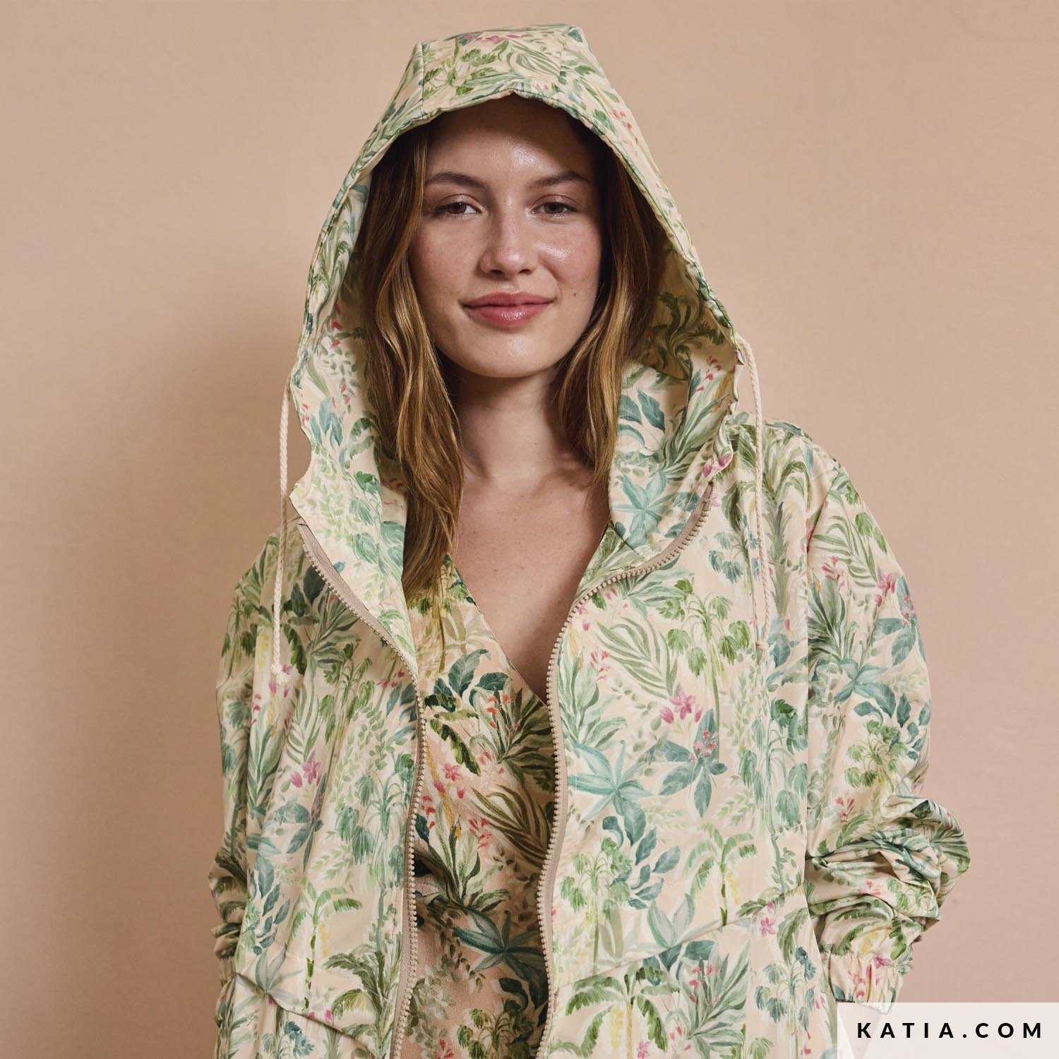 Tropical print windbreaker fabric - Spring / Summer | Katia.com