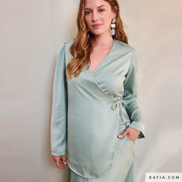 Satén fluido y ligero en color rosa maquillaje - | Katia.com