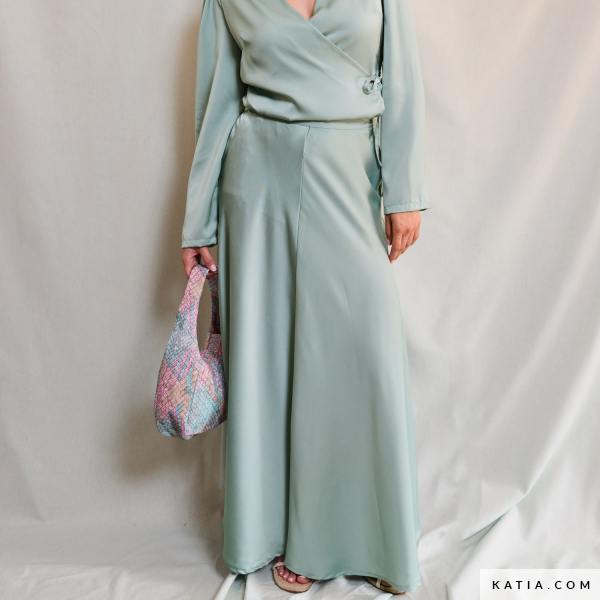 Satén fluido y ligero en color rosa maquillaje - | Katia.com