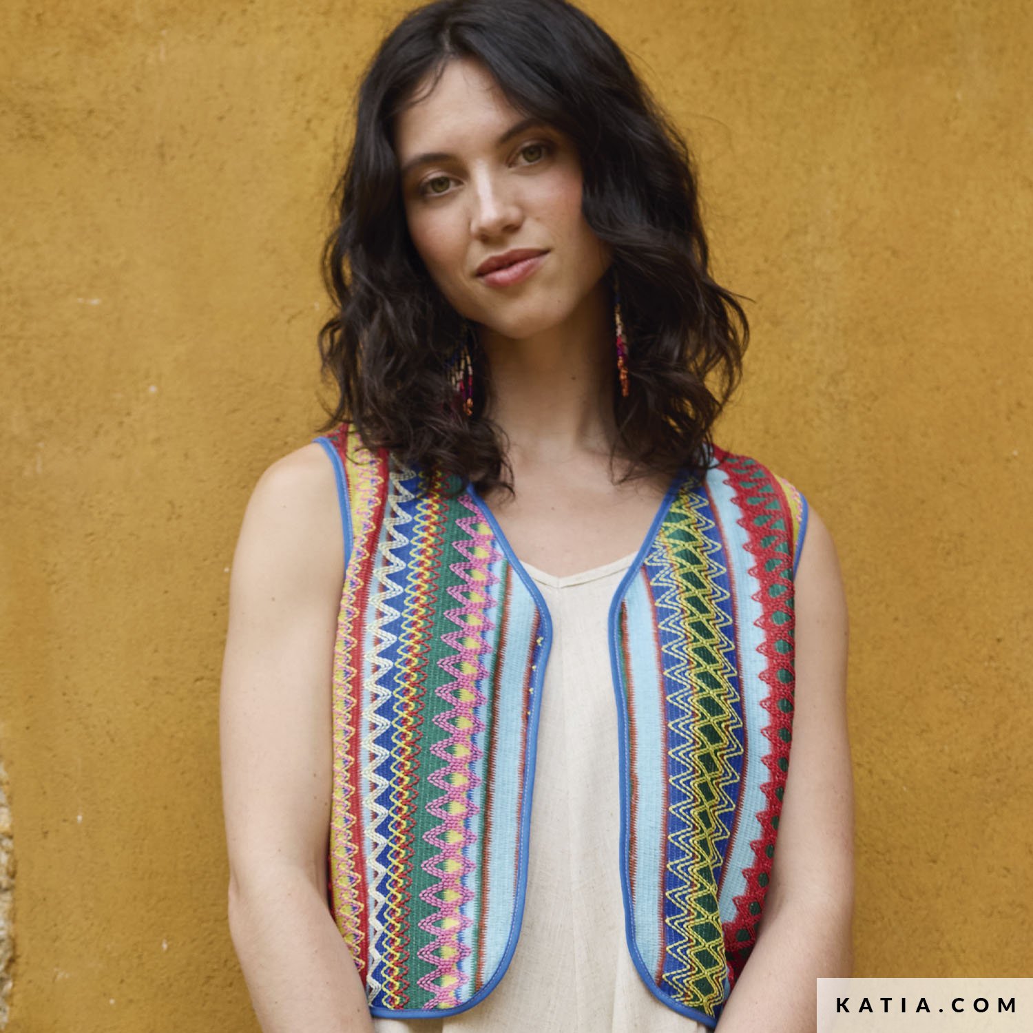 Tissu brodé et extensible Multicolore - Printemps / Été | Katia.com