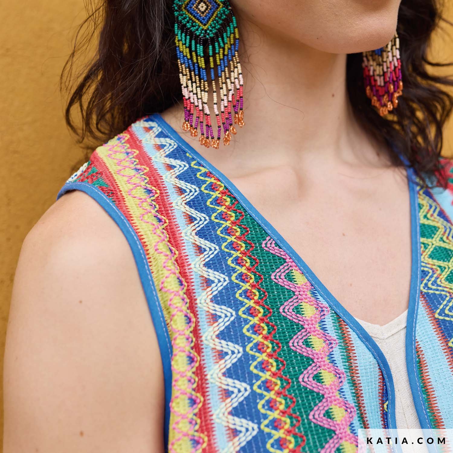 Tissu brodé et extensible Multicolore - Printemps / Été | Katia.com